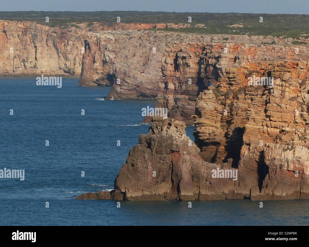 Dramatic cliffs hi-res stock photography and images - Alamy