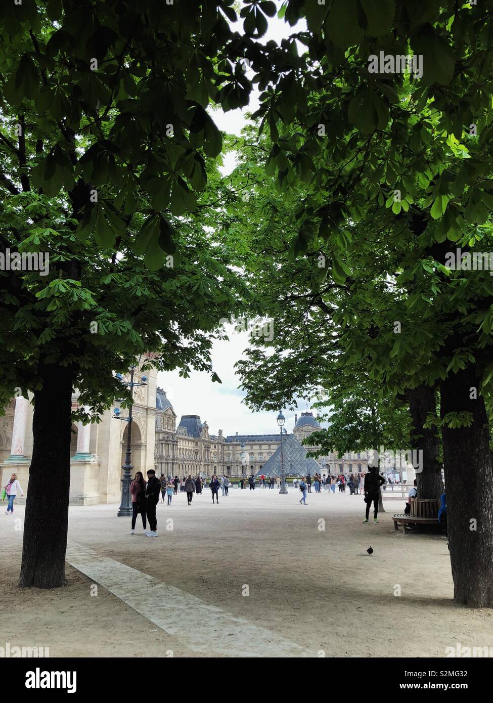Louvre gardens hi-res stock photography and images - Alamy