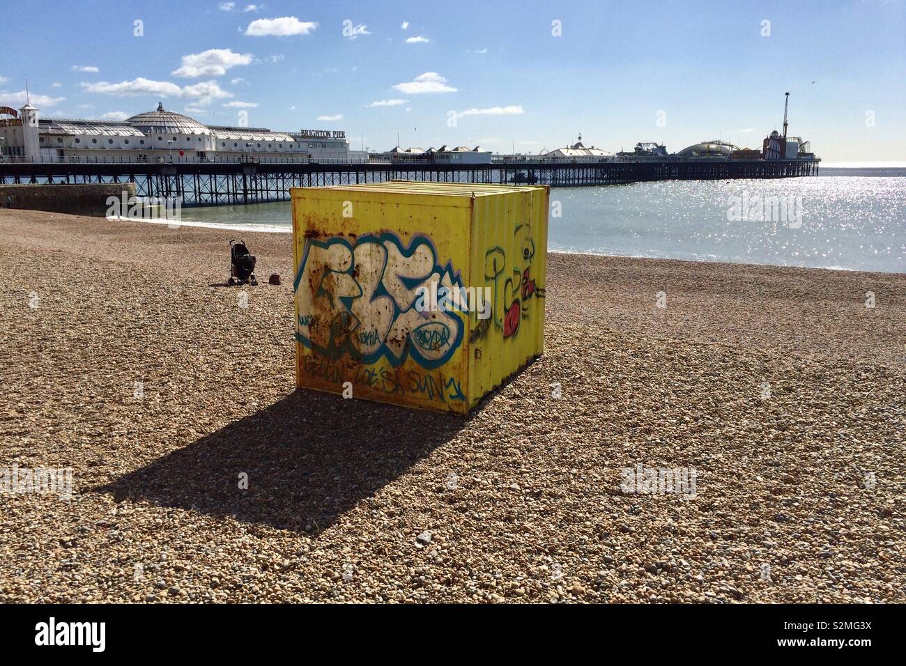 Yellow Box Stock Photos & Yellow Box Stock Images - Alamy