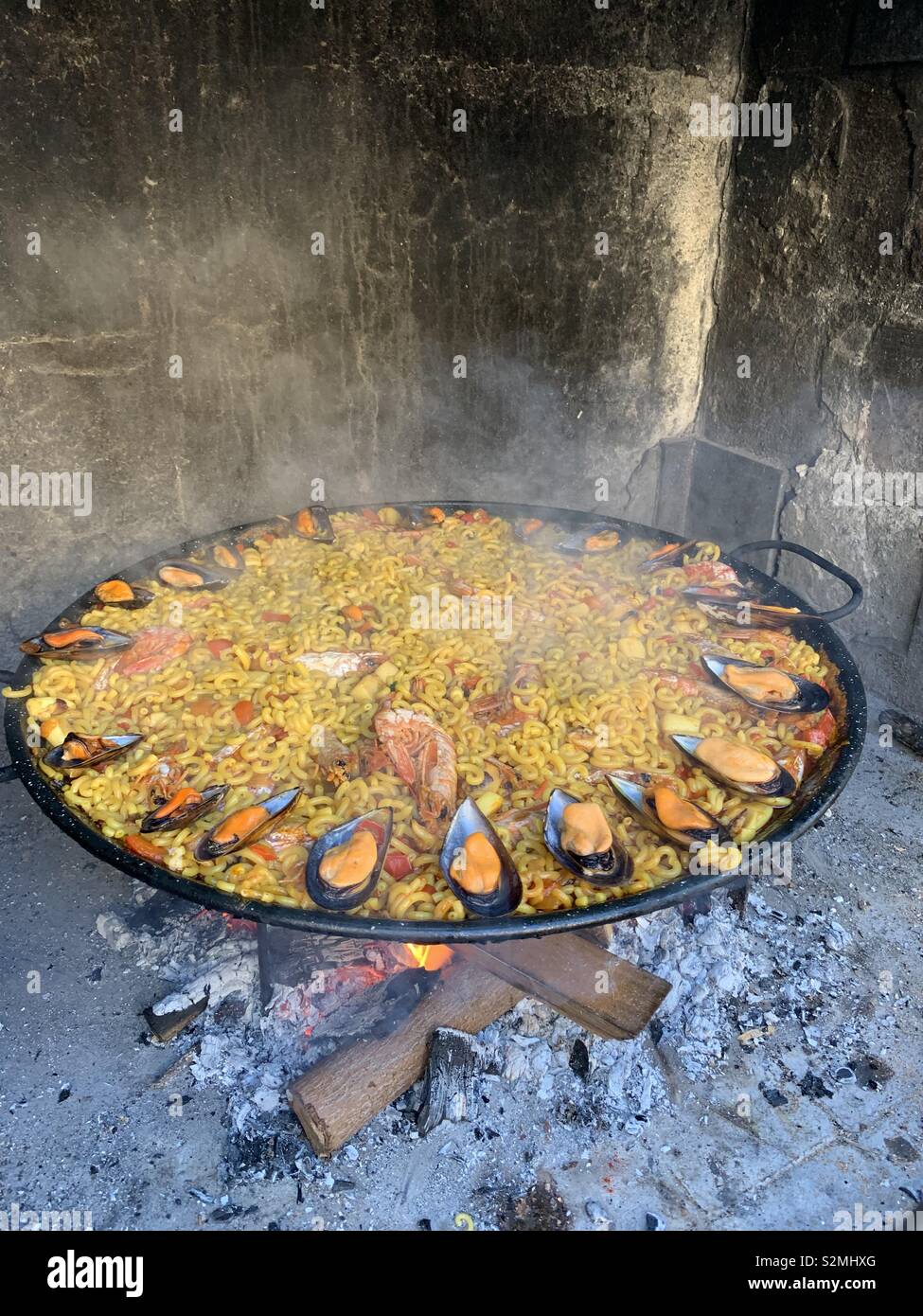 Traditional Spanish cooking Stock Photo - Alamy
