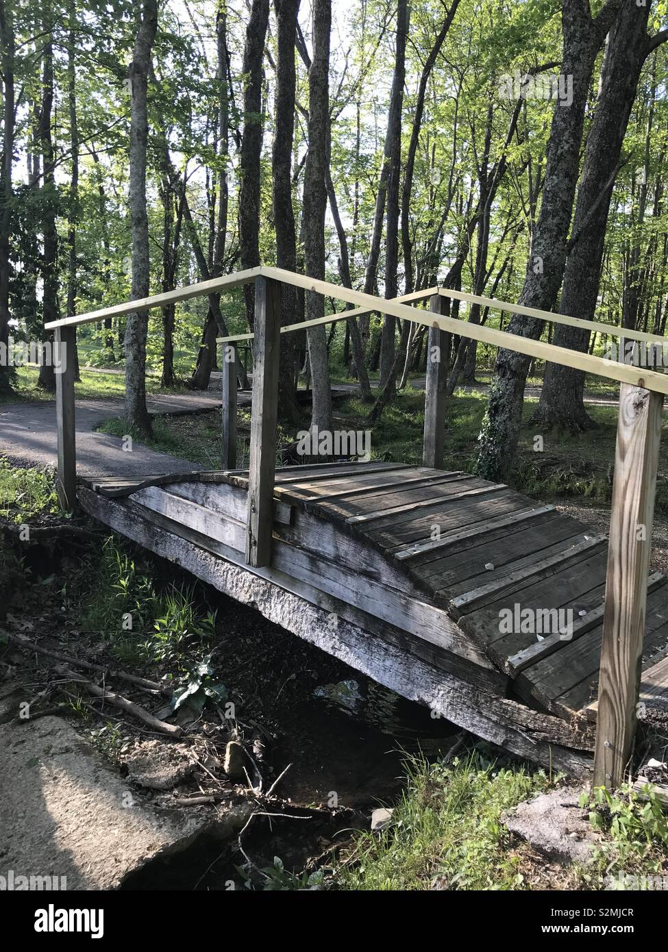 Rounded bridge hi-res stock photography and images - Alamy