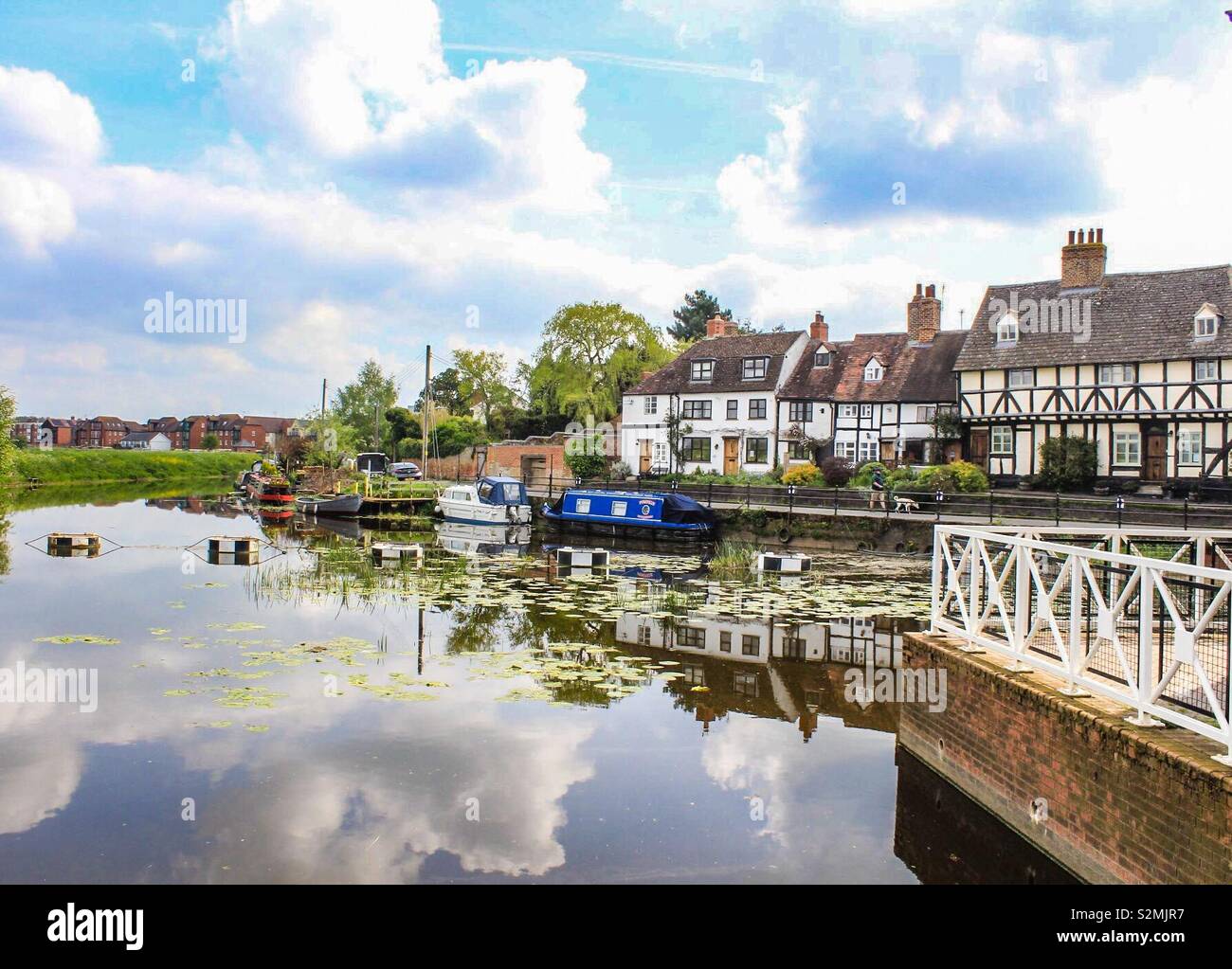 Riverside cottages river Severn Tewkesbury Stock Photo - Alamy