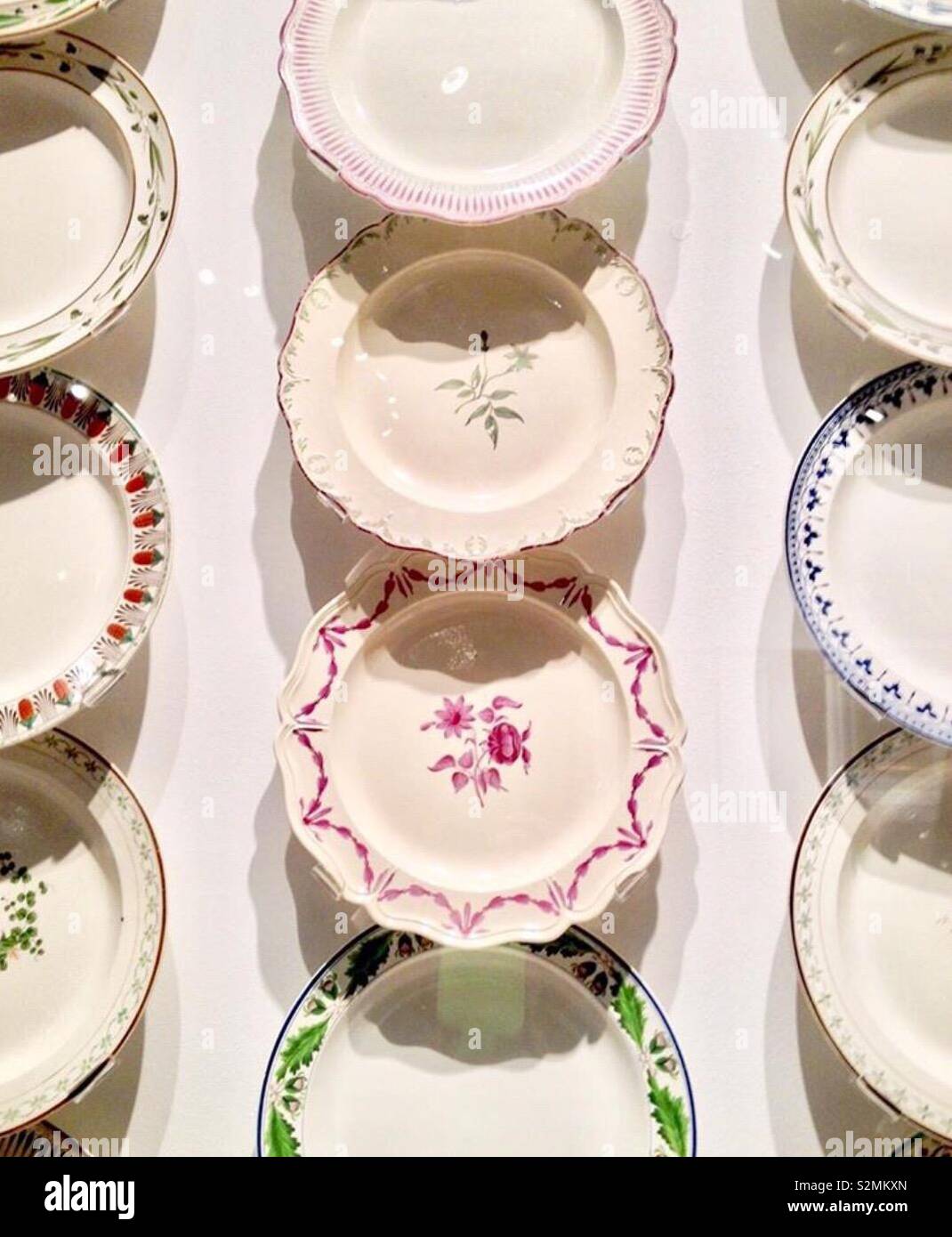 Vintage plates hi-res stock photography and images - Alamy