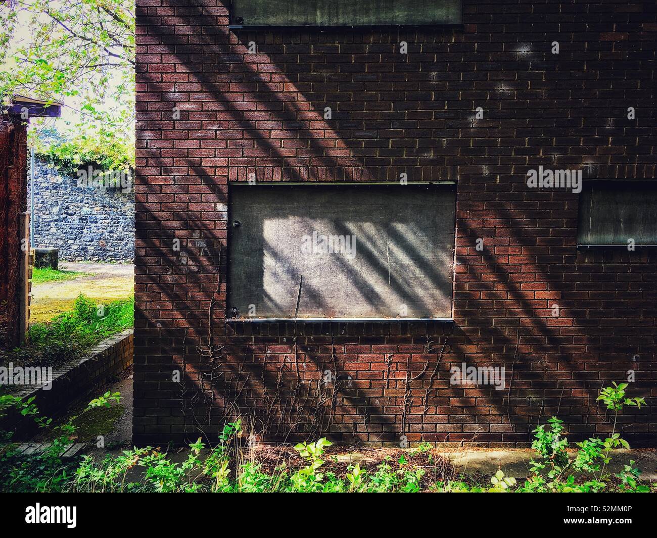 Standing empty hi-res stock photography and images - Alamy