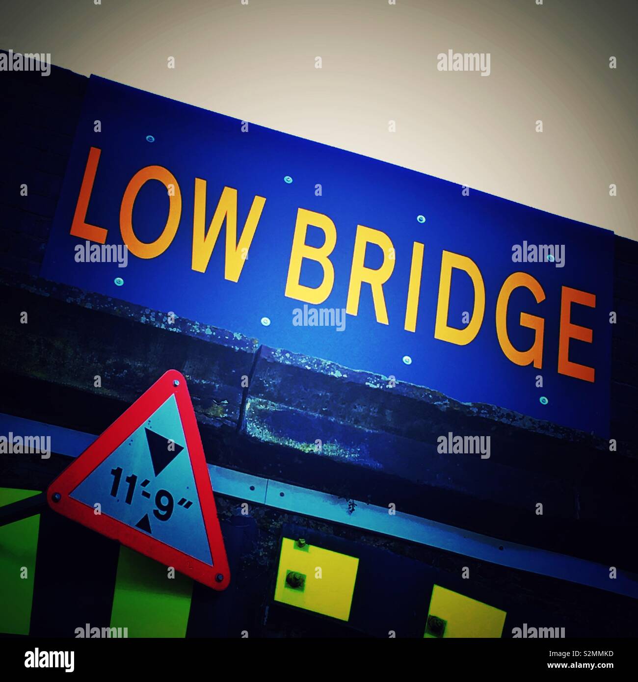 Road sign warning low bridge hi-res stock photography and images - Alamy