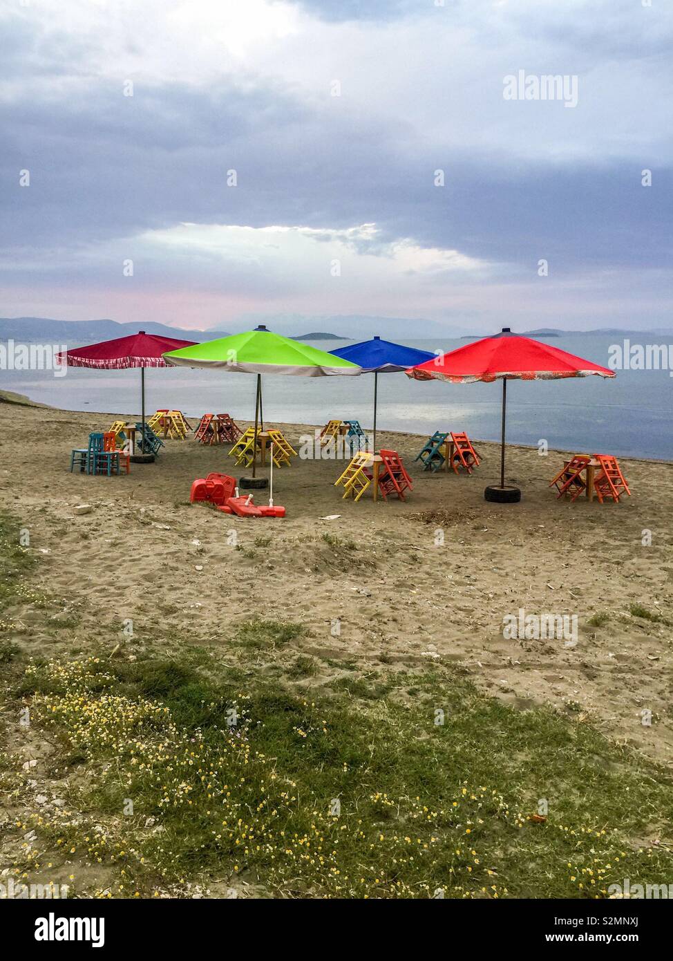Colorful cloudy sunset beach hi-res stock photography and images - Alamy
