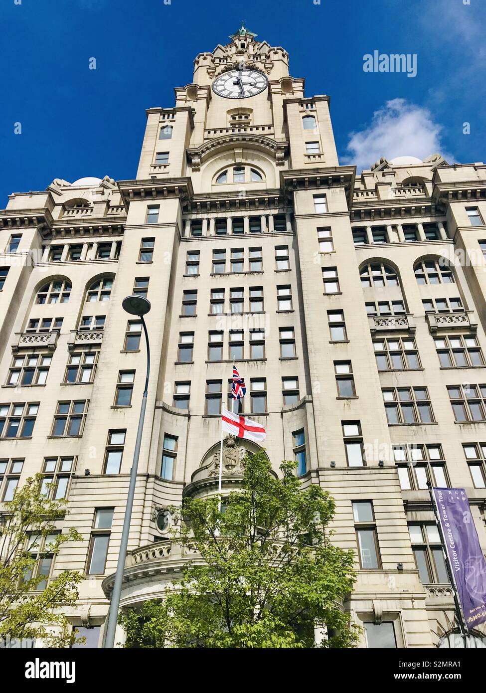 Building riverside hi-res stock photography and images - Alamy