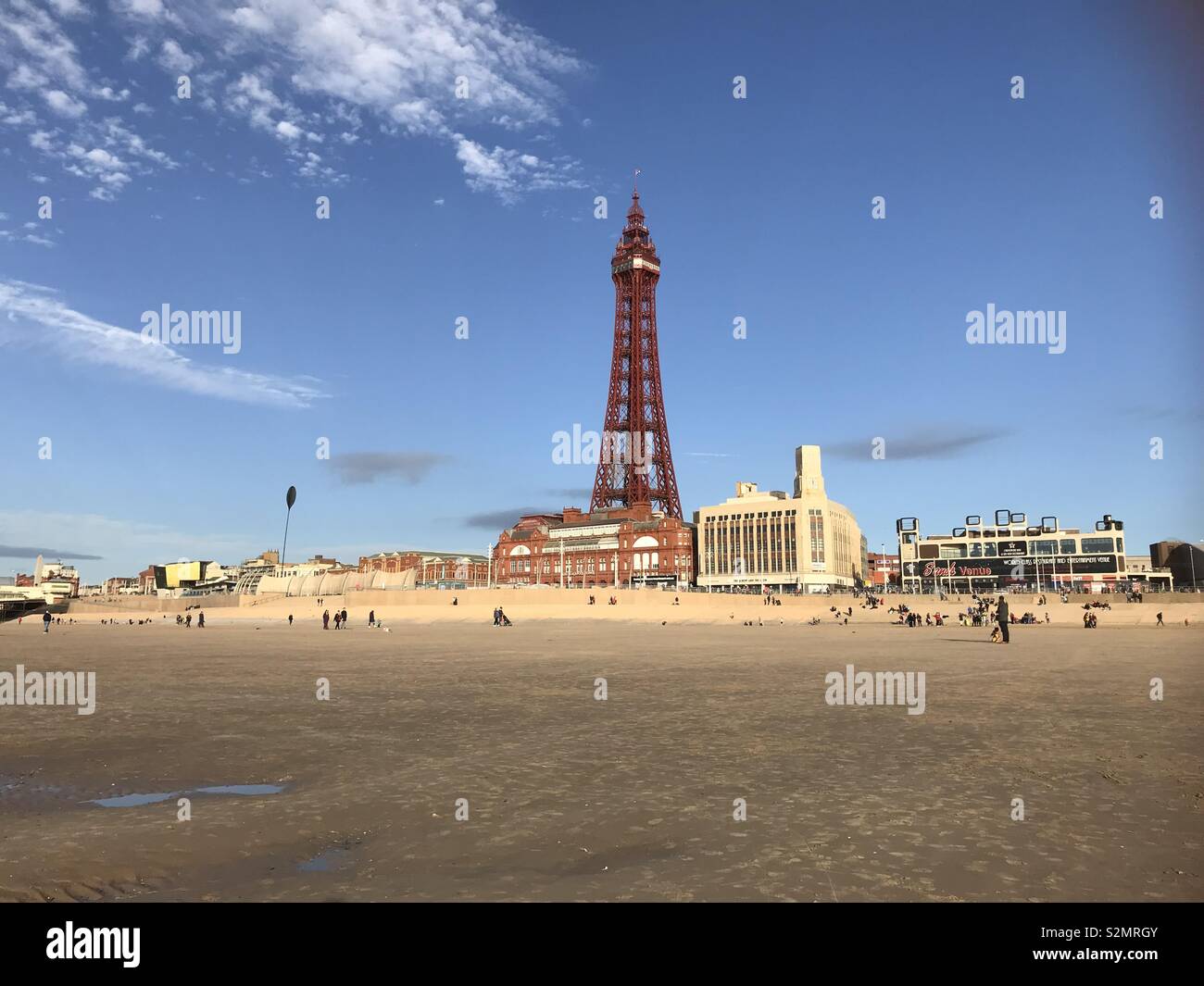 Blue blackpool tower hi-res stock photography and images - Alamy