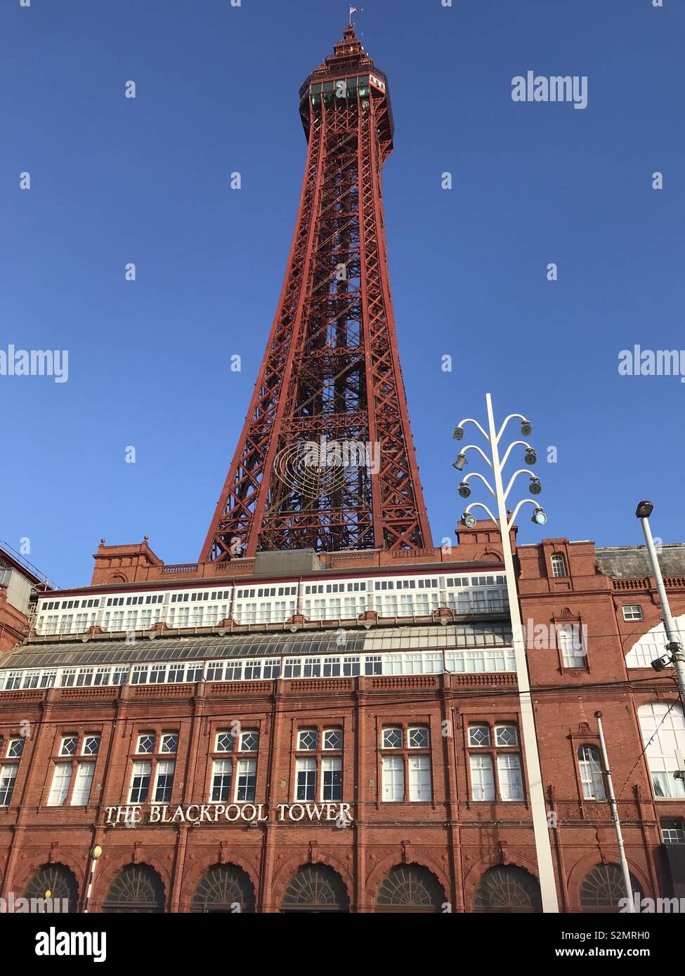 Blue blackpool tower hi-res stock photography and images - Alamy