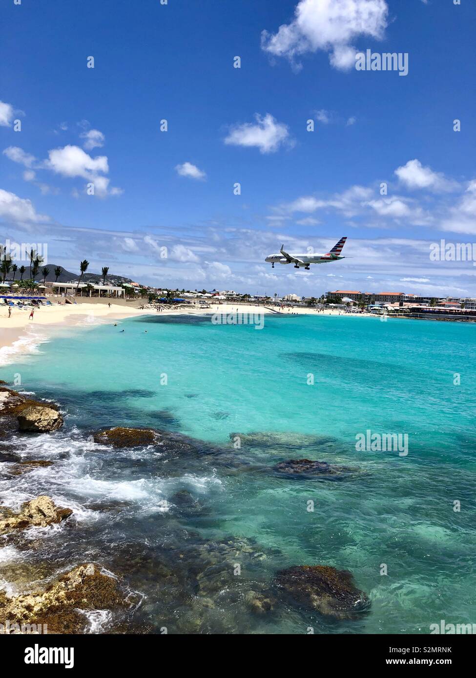 St maarten aircraft landing hi-res stock photography and images - Alamy