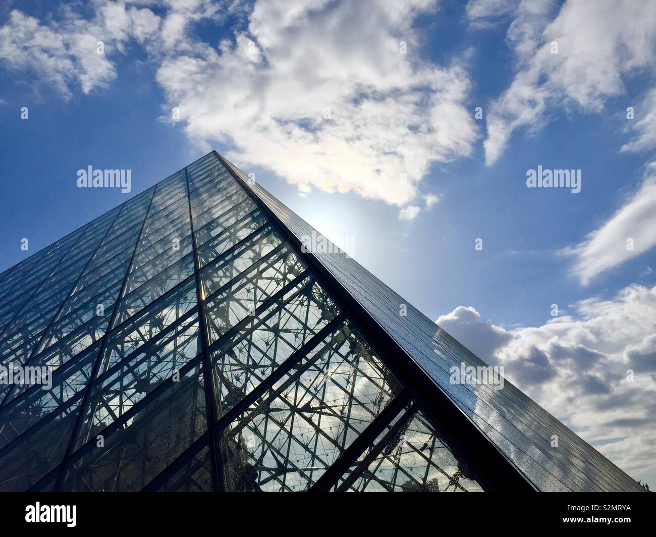 Pyramid du Louvre, Paris Stock Photo - Alamy