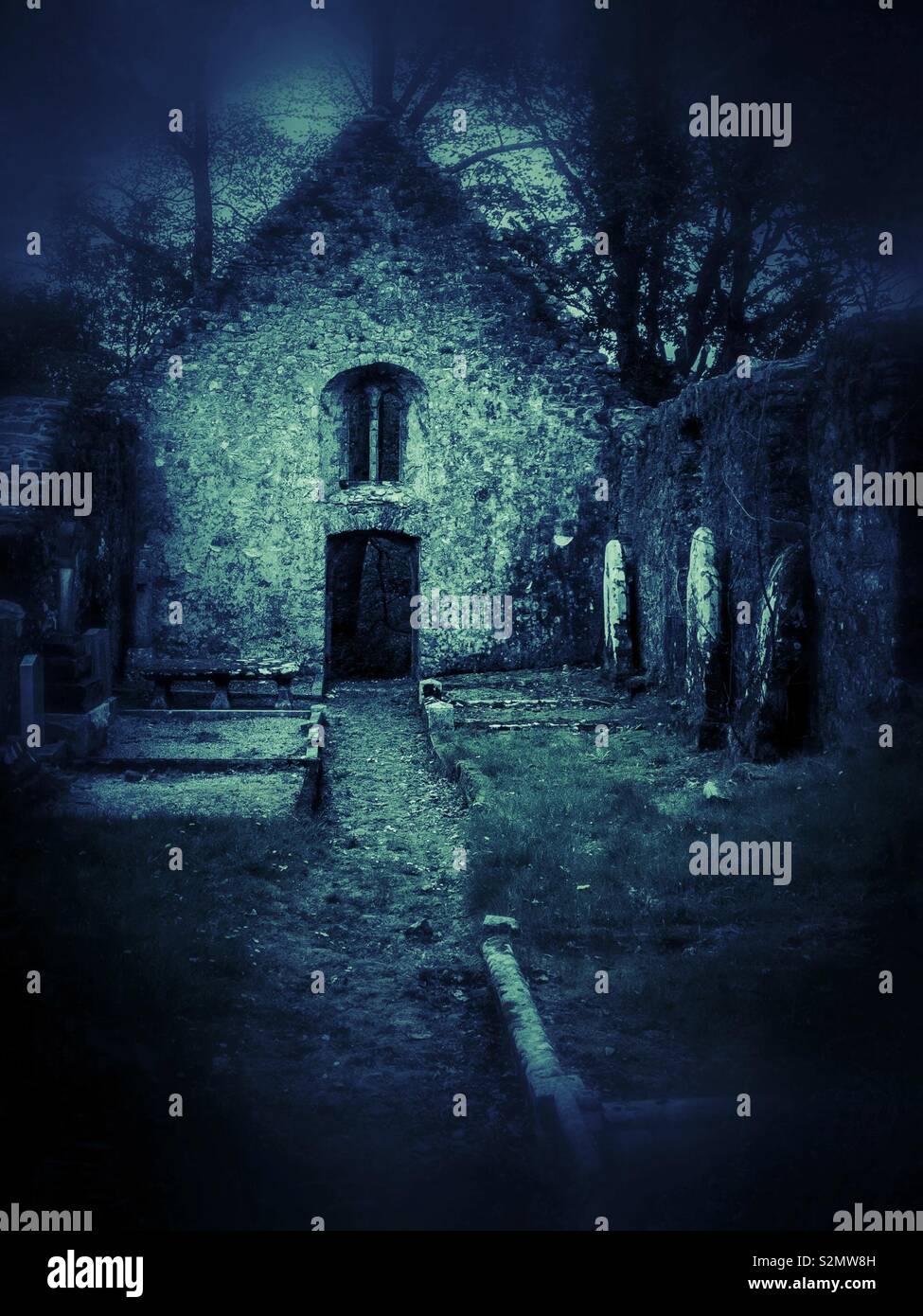 Haunted church ruins hi-res stock photography and images - Alamy