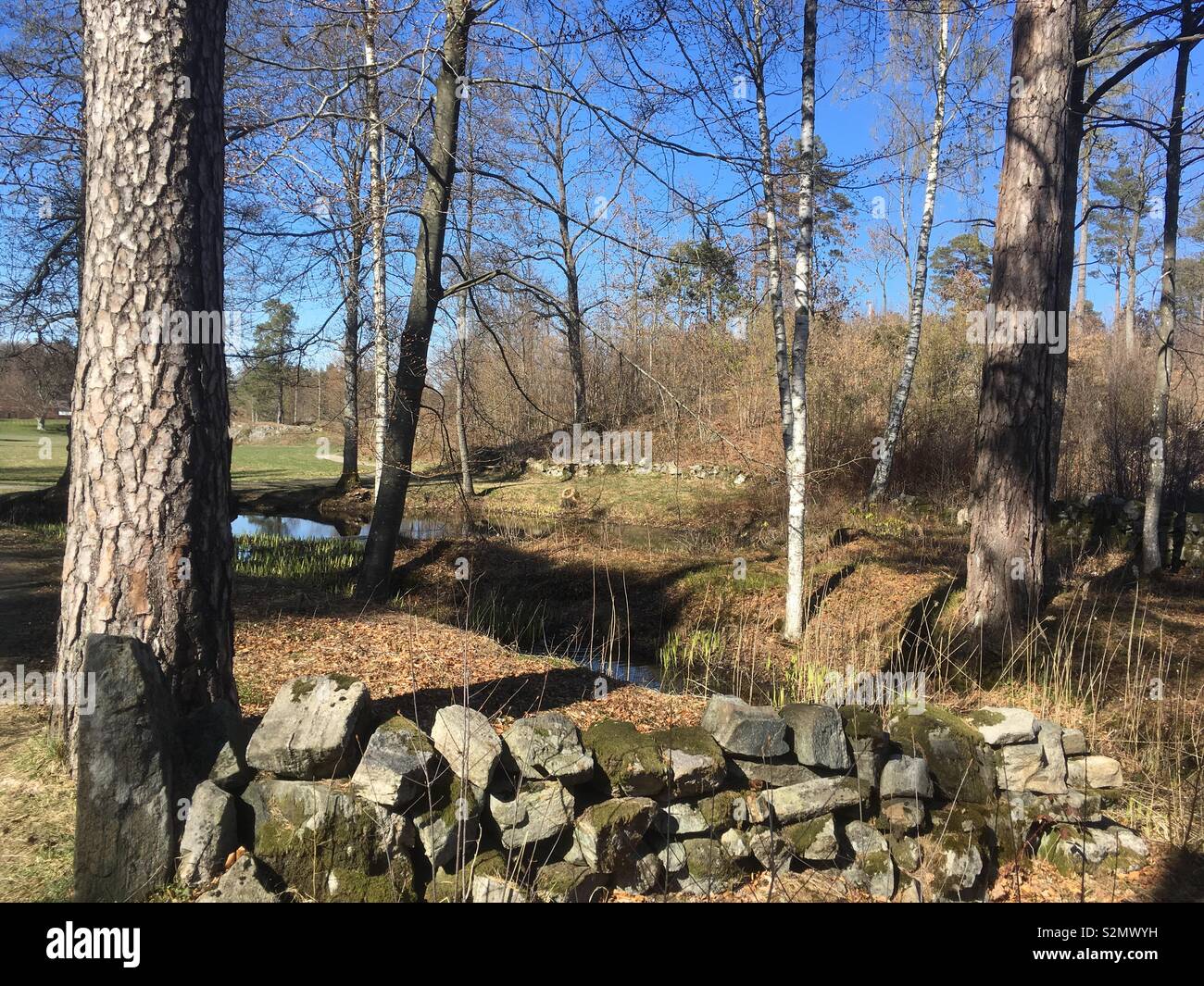 Pond and wall hi-res stock photography and images - Alamy