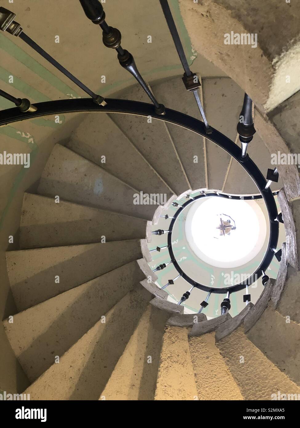 Spiral staircase looking up hi-res stock photography and images - Alamy