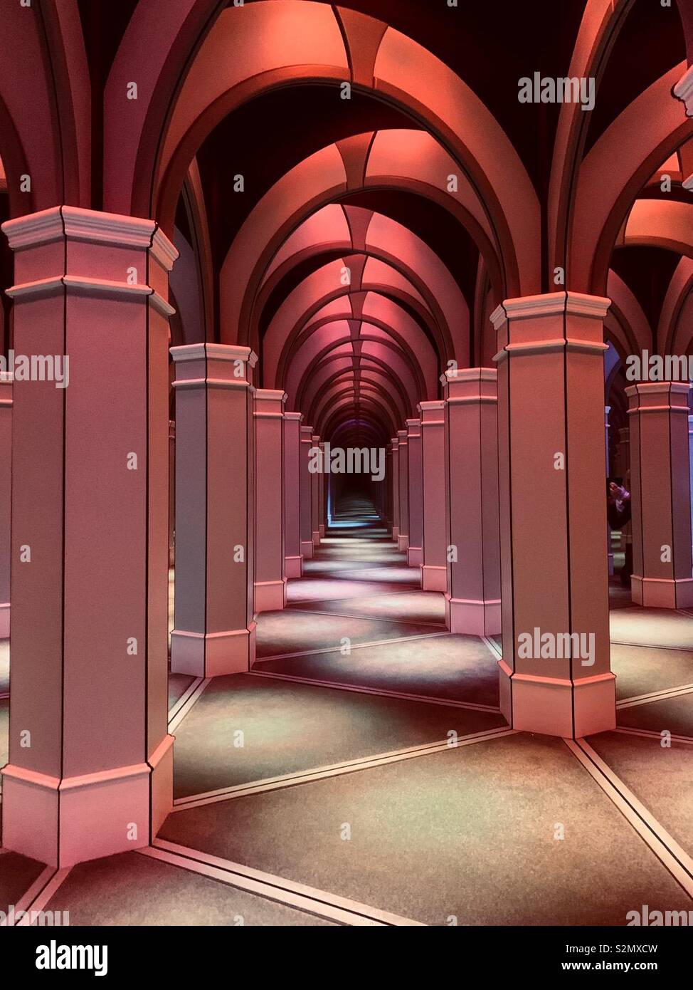 Mirrors maze hi-res stock photography and images - Alamy