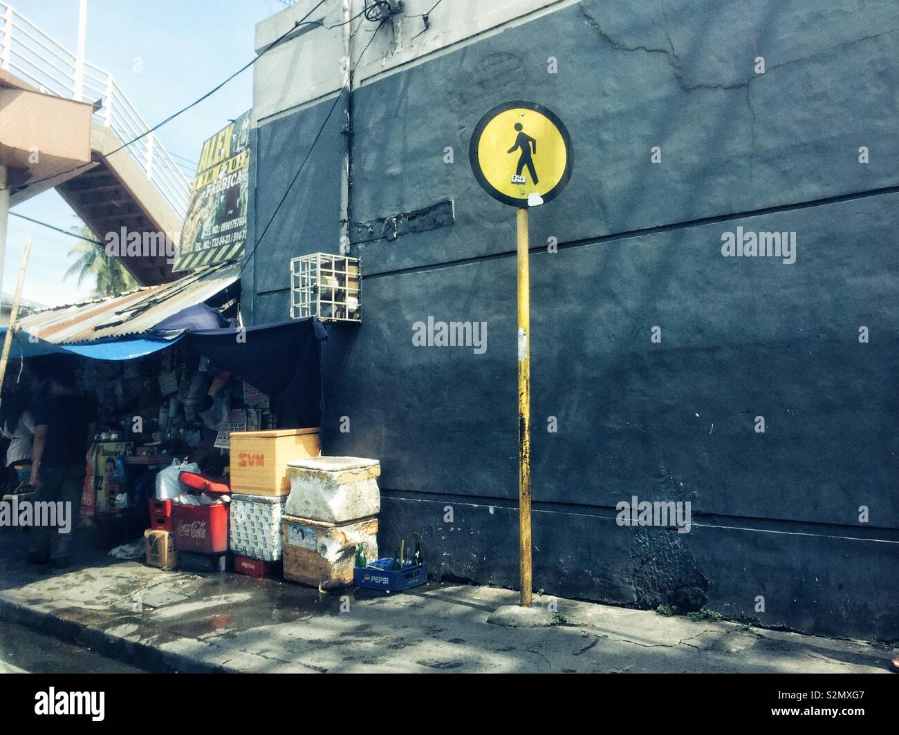 Sidewalk in Manila, Philippines Stock Photo - Alamy