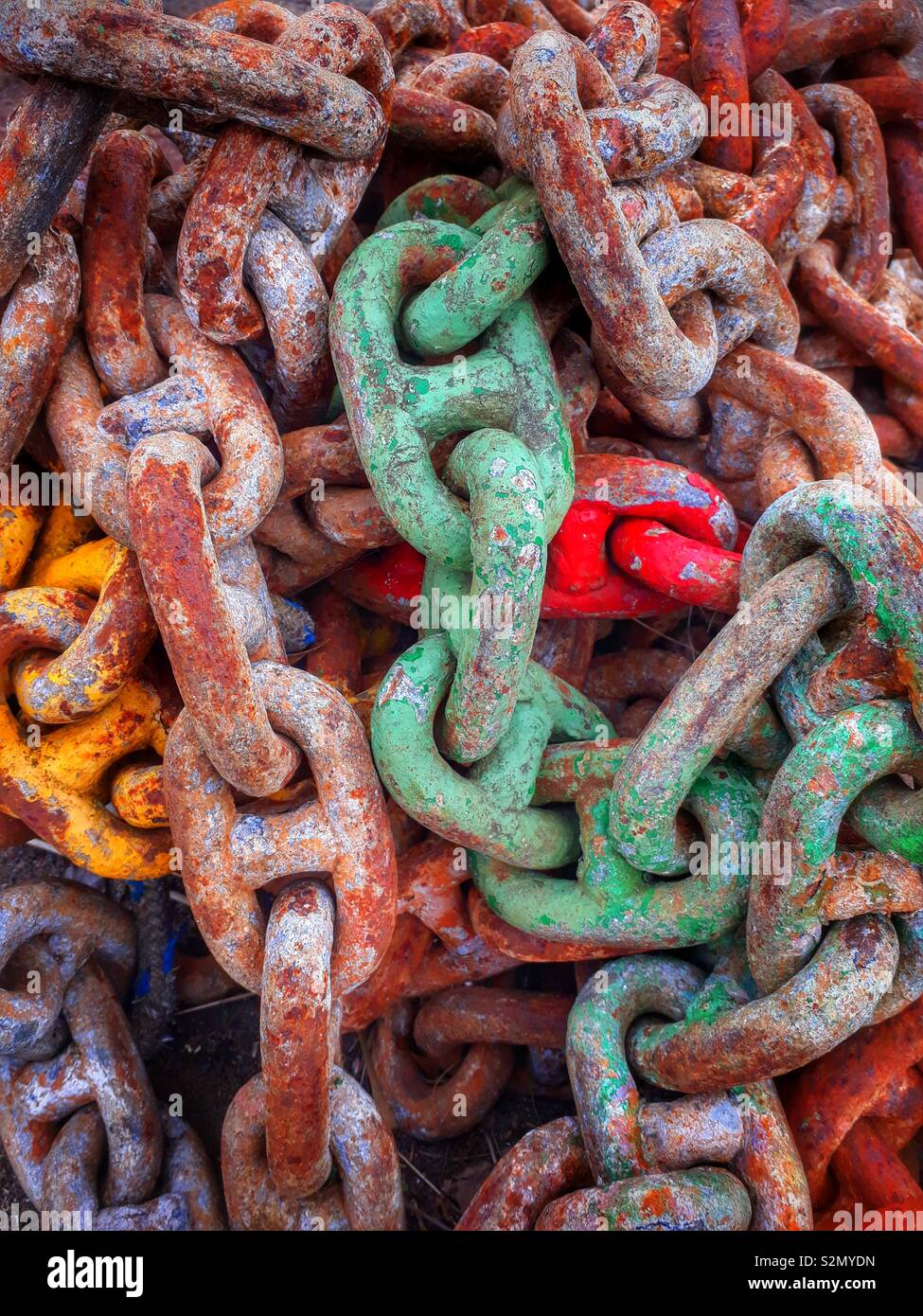 Green chains hi-res stock photography and images - Alamy