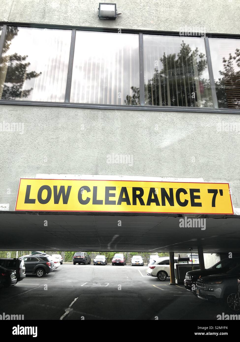 Caution low clearance hi-res stock photography and images - Alamy