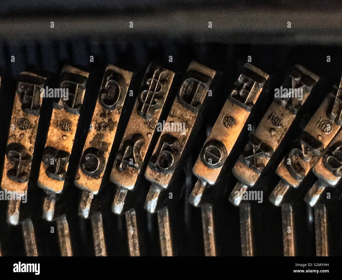 Closeup of letter printing keys in an antique typewriter Stock Photo ...