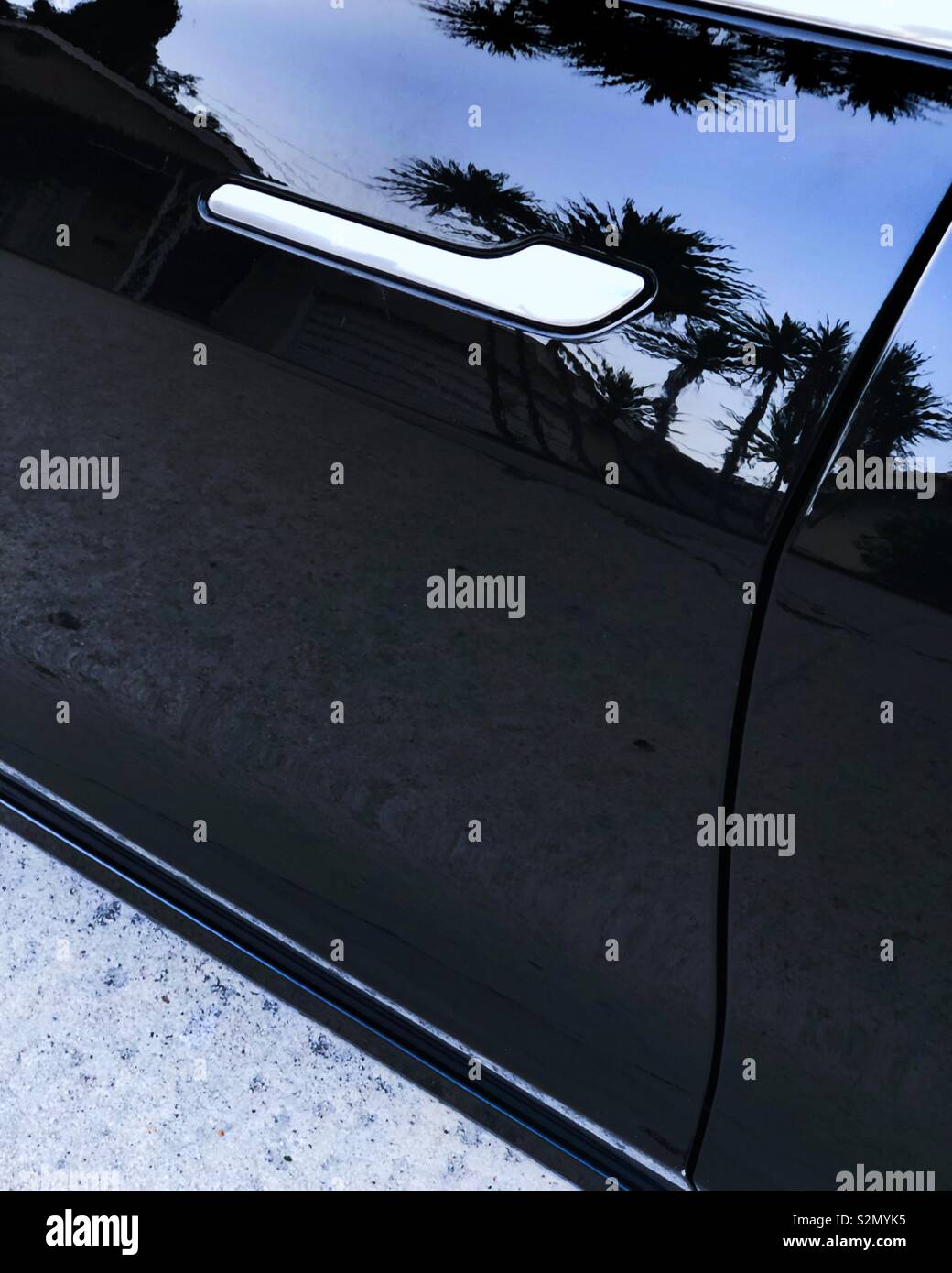 Minimal reflections hi-res stock photography and images - Alamy