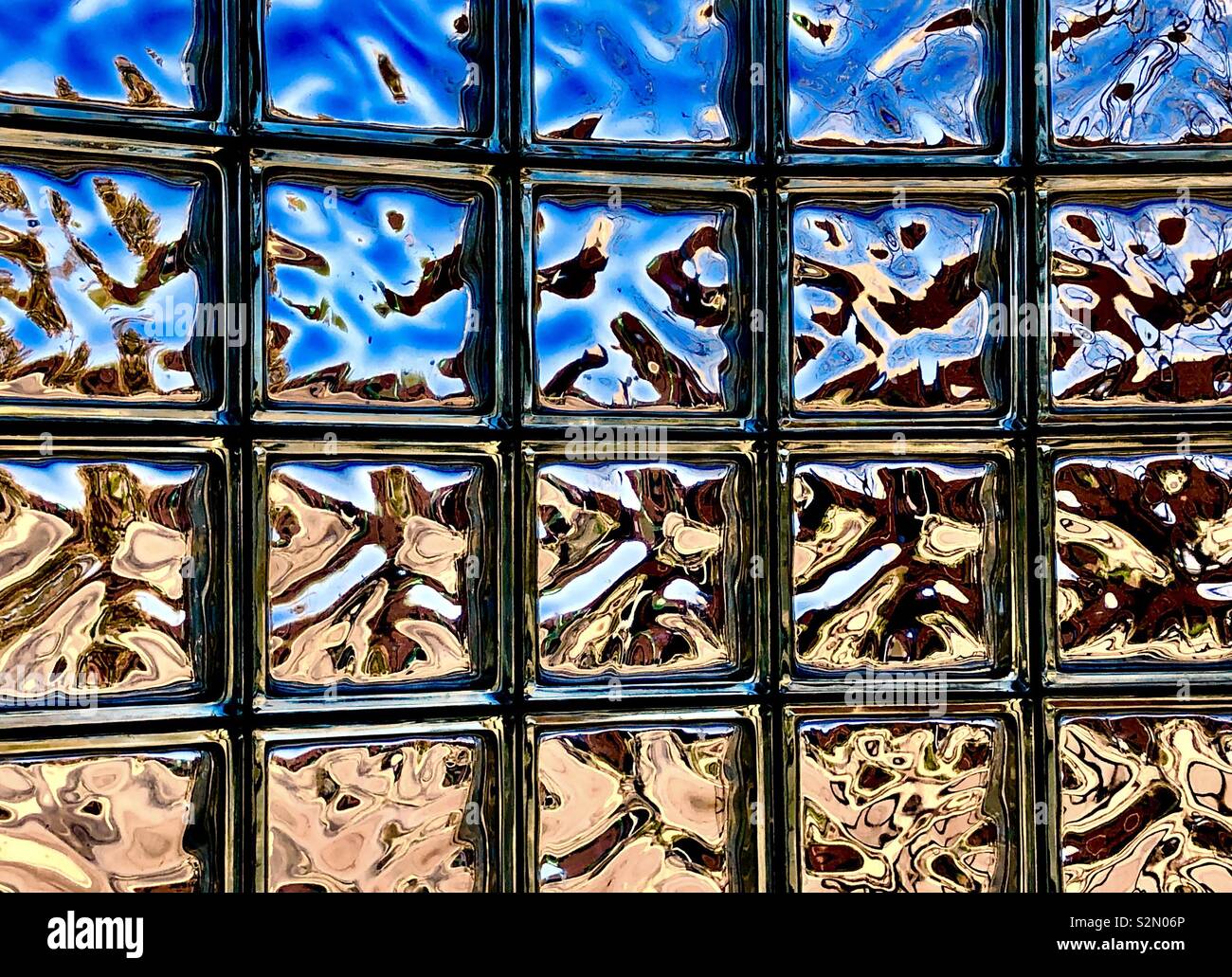 Glass blocks hi-res stock photography and images - Alamy