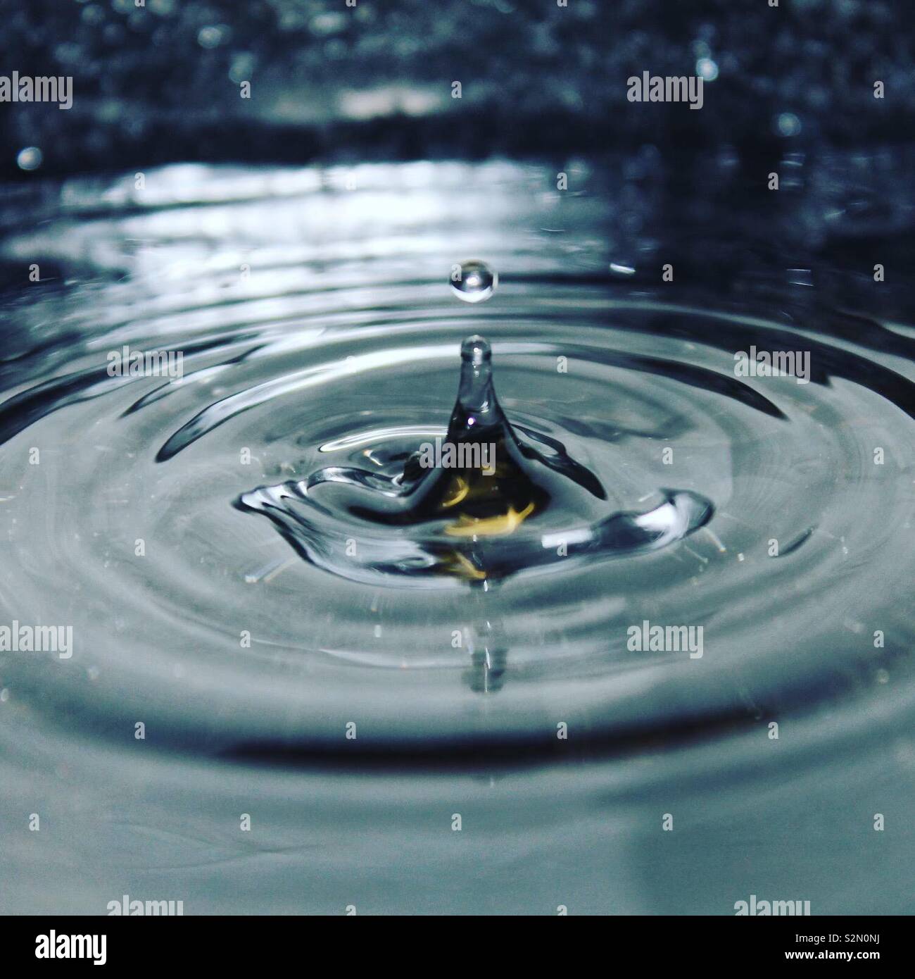 Water droplet capture hi-res stock photography and images - Alamy