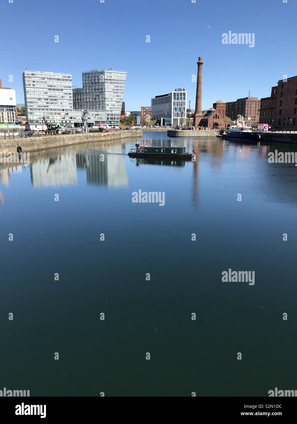 Narrow boat coming through from Salthouse Dock Stock Photo - Alamy