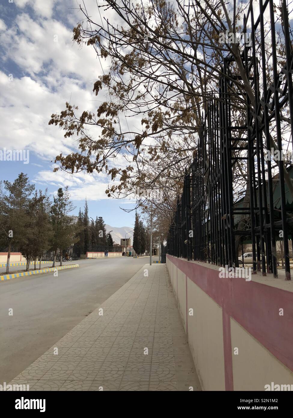 Side of footpath hi-res stock photography and images - Alamy