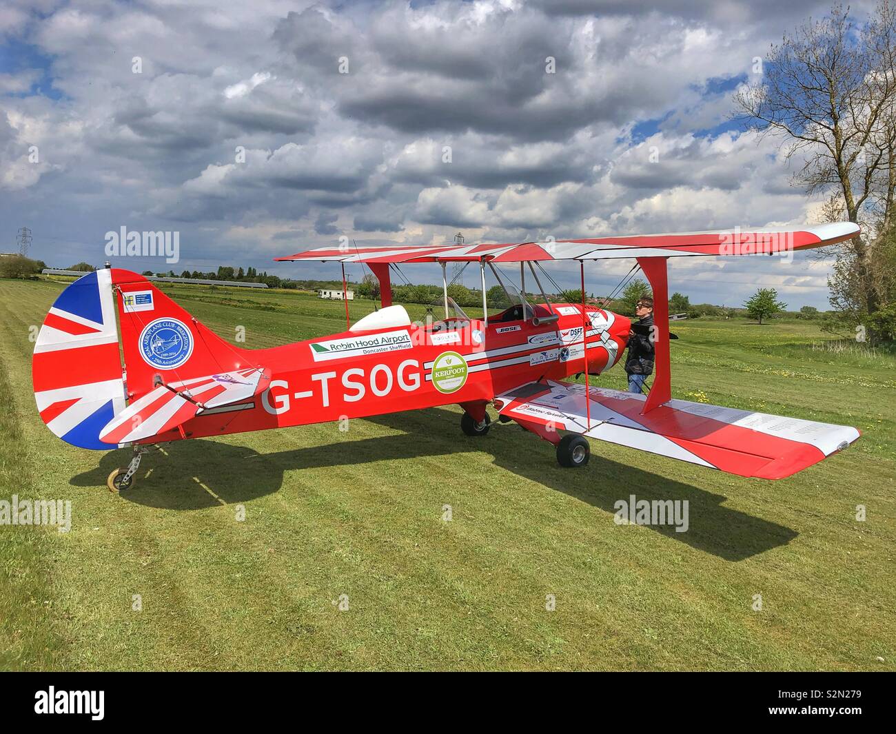 Sherwood Ranger Biplane at a grass airfield Stock Photo - Alamy
