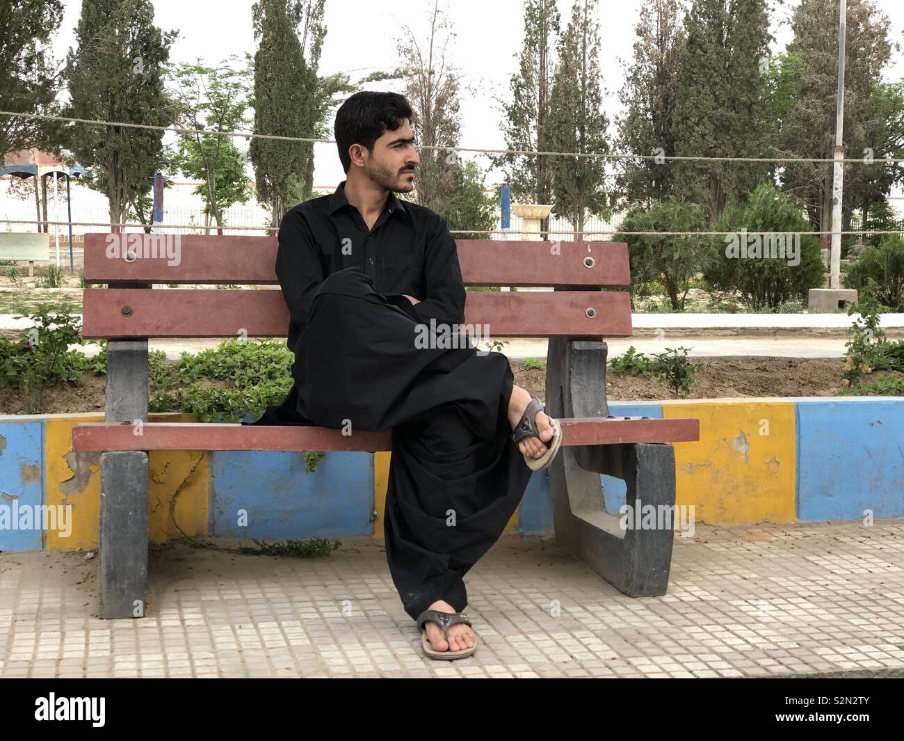 Waiting sitting hi-res stock photography and images - Alamy