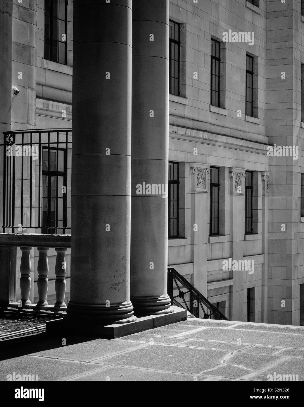 Standing columns hi-res stock photography and images - Alamy