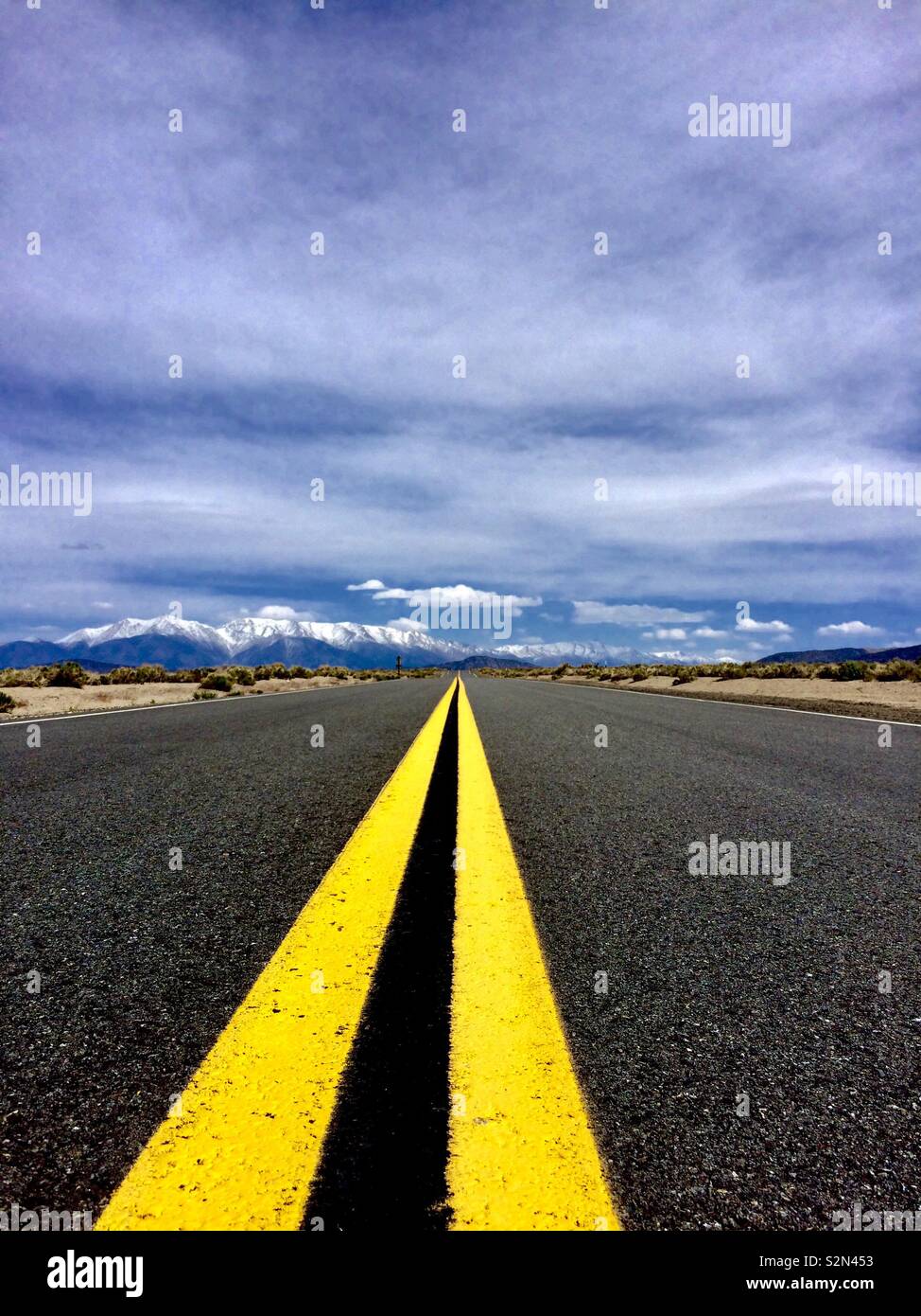 Infinity horizon road hi-res stock photography and images - Alamy