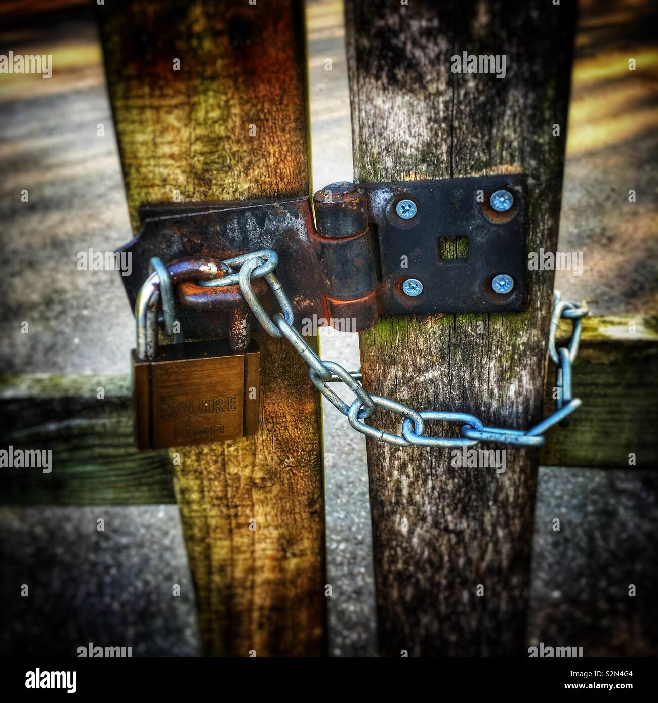 Locked fence gate hi-res stock photography and images - Alamy