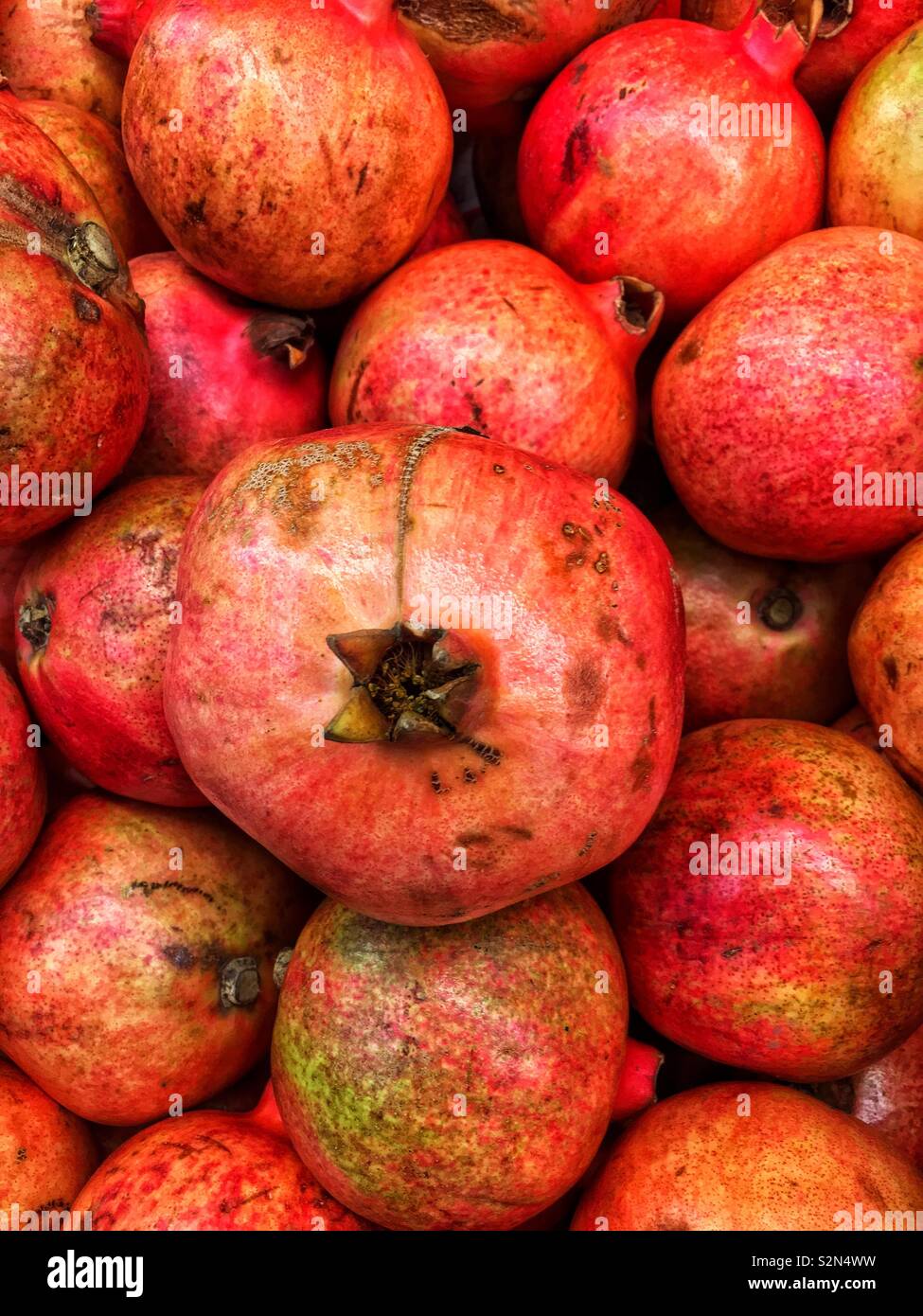 Full frame of fresh red pomegranates piled high Stock Photo - Alamy