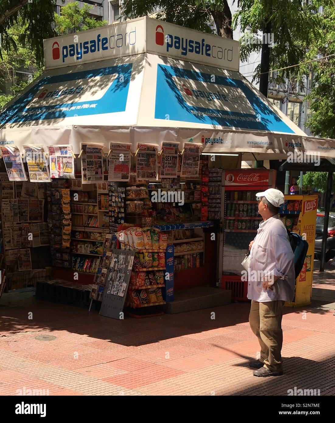 Street kiosk greece hi-res stock photography and images - Alamy