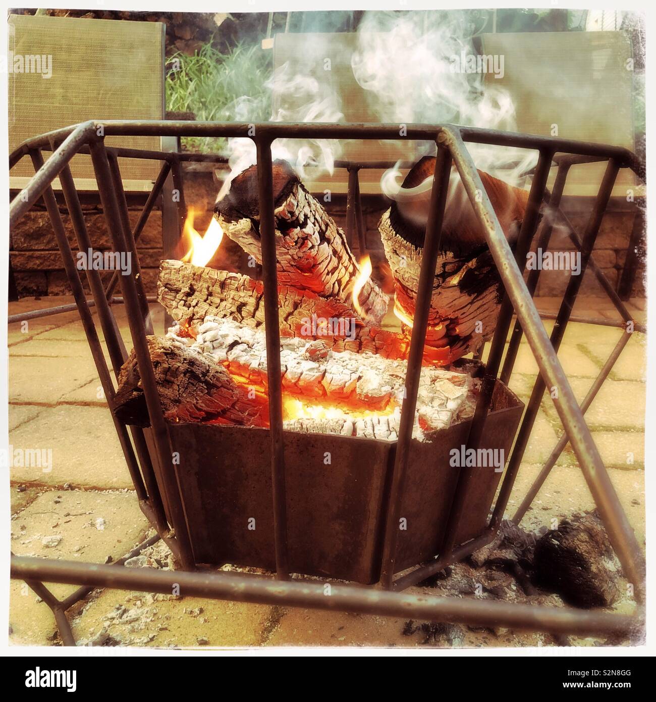 Patio fire pit Stock Photo - Alamy