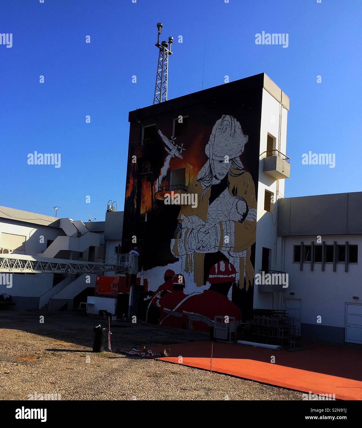 Mural of fireman hi-res stock photography and images - Alamy