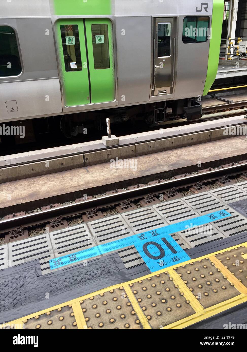 Yamanote line train station hi-res stock photography and images - Alamy