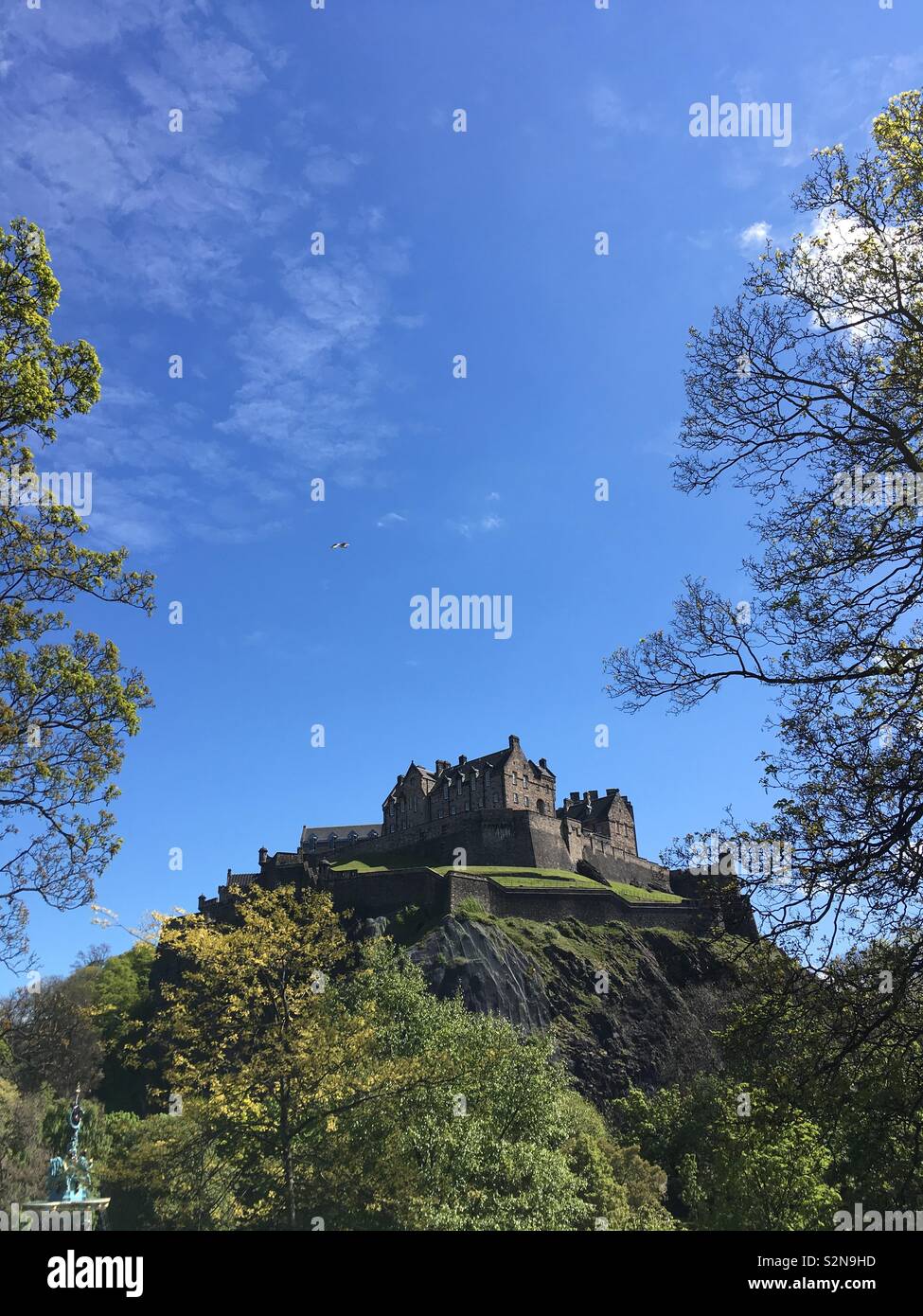 Edinburgh castle with blue sky Stock Photo - Alamy