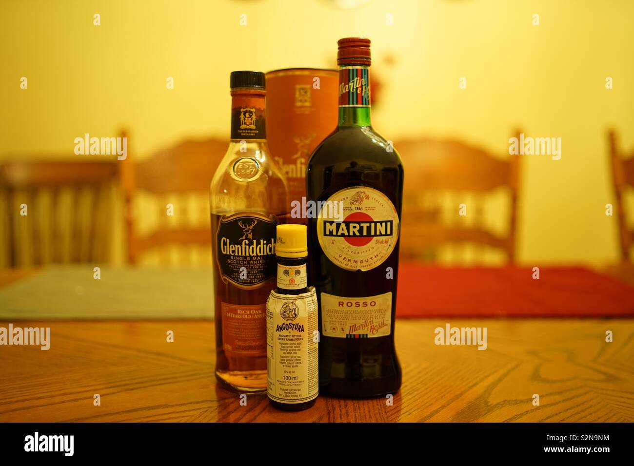 Bottles of martini hi-res stock photography and images - Alamy