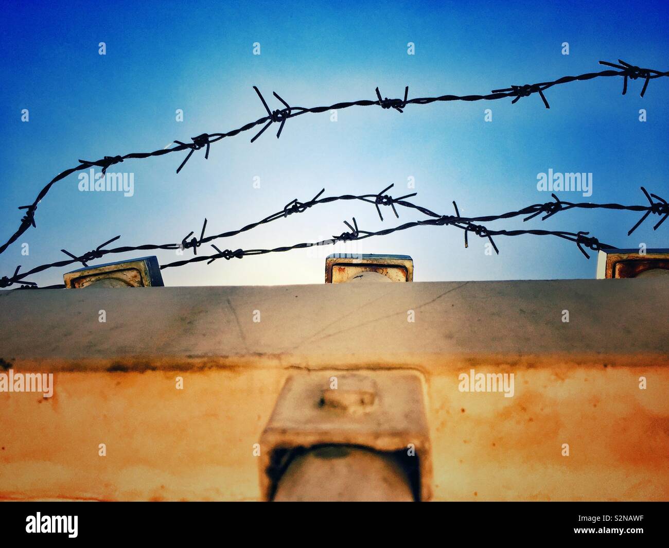 Barbed wire gate hi-res stock photography and images - Alamy