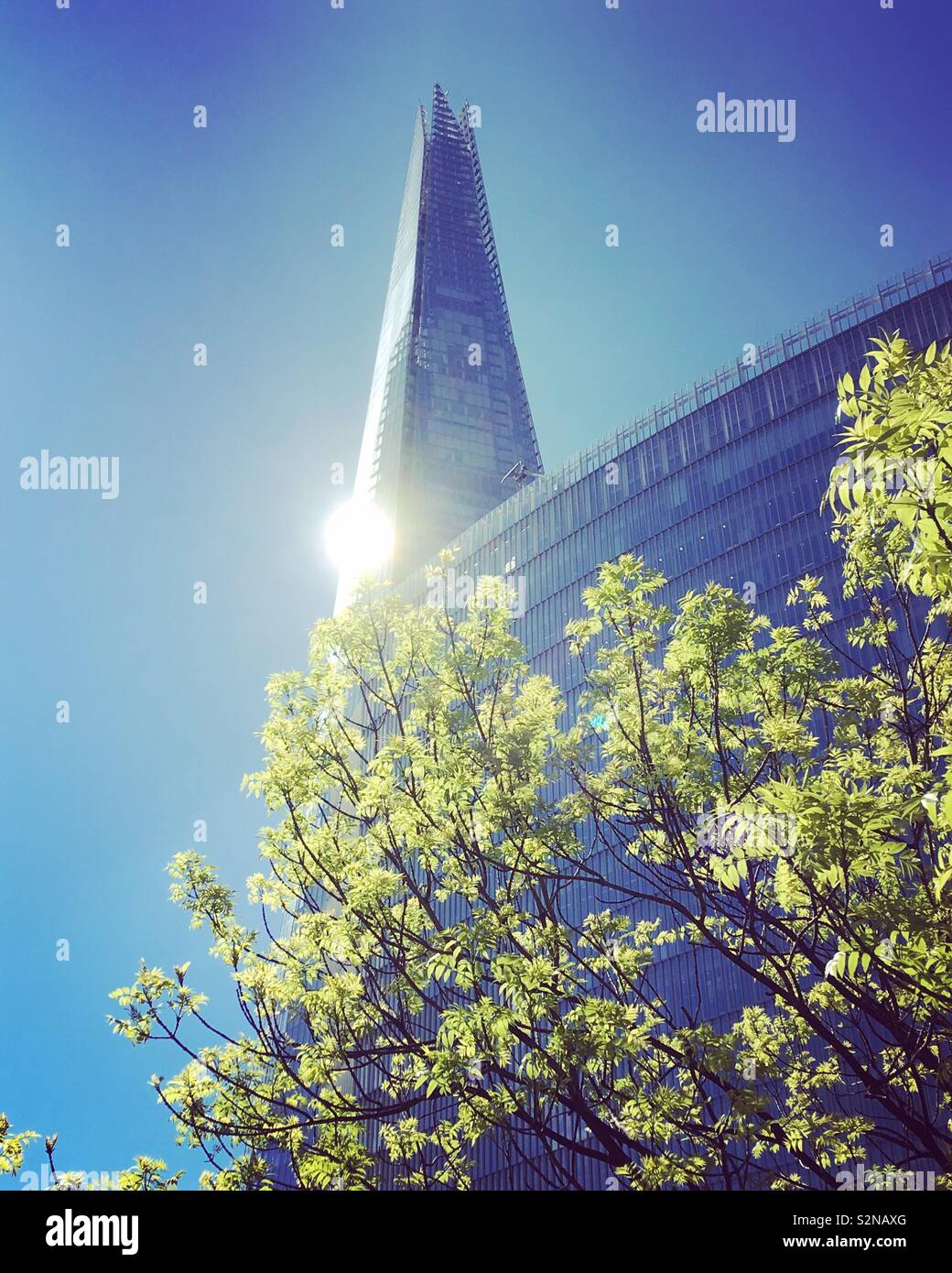 News building london bridge hi-res stock photography and images - Alamy