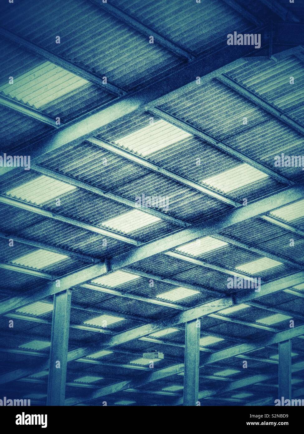 High building roof hi-res stock photography and images - Alamy