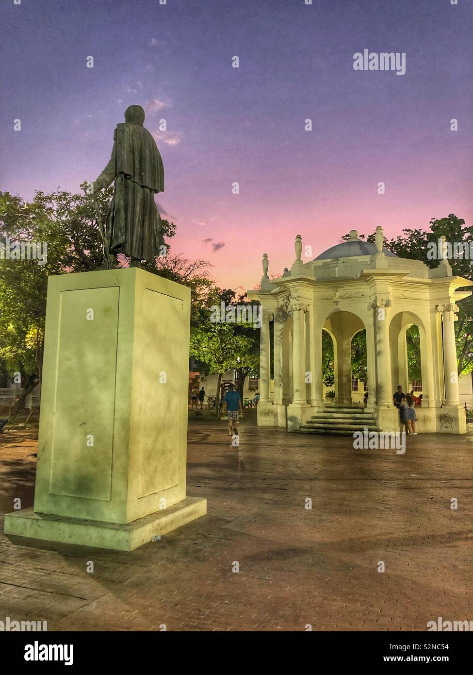 Parque de los novios in Santa Marta, Colombia Stock Photo - Alamy