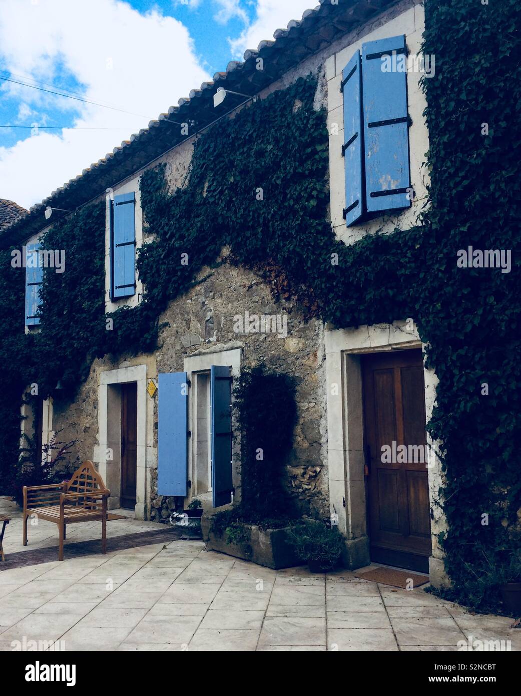 French blue shutters hi-res stock photography and images - Alamy