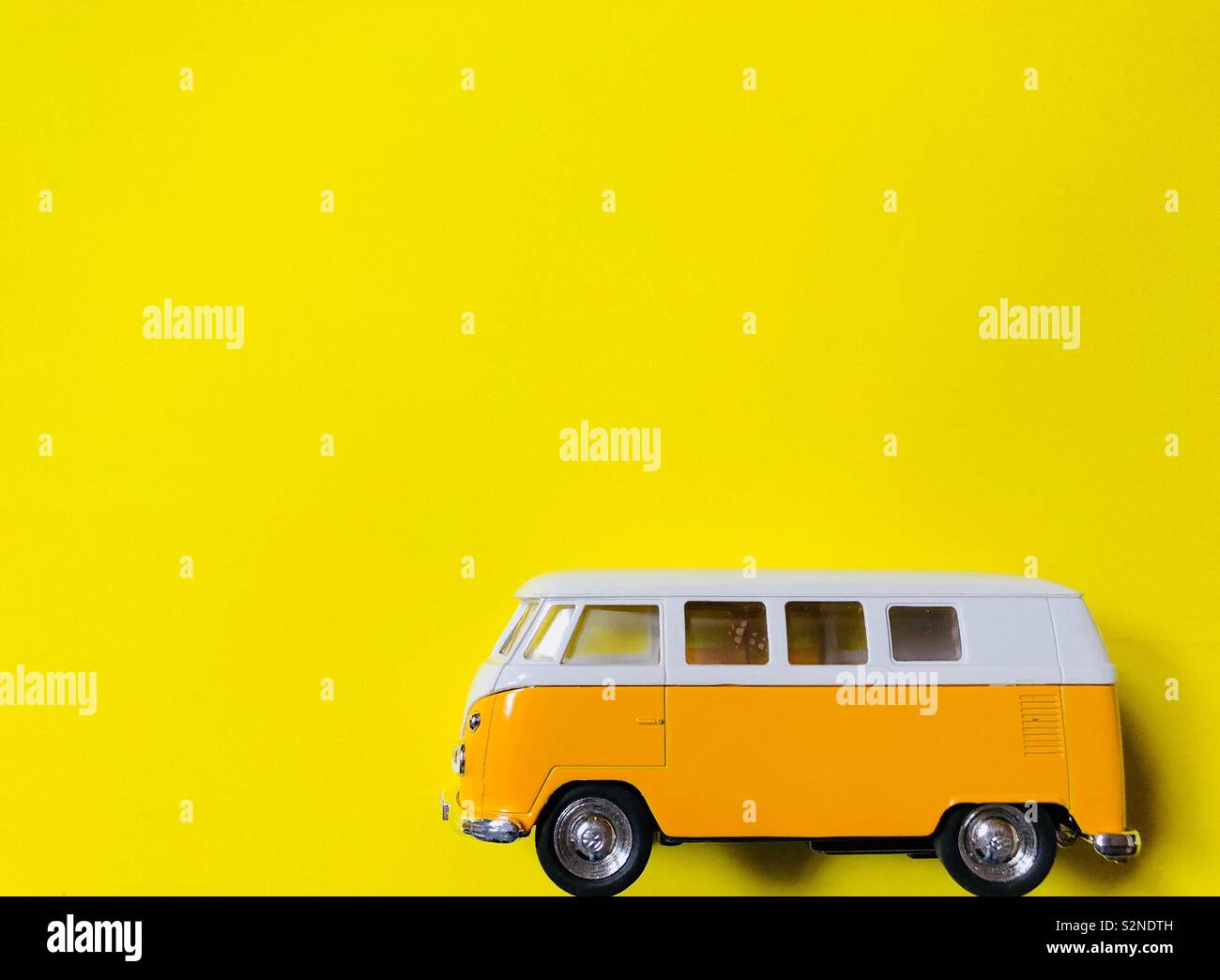 Yellow camper van hi-res stock photography and images - Alamy