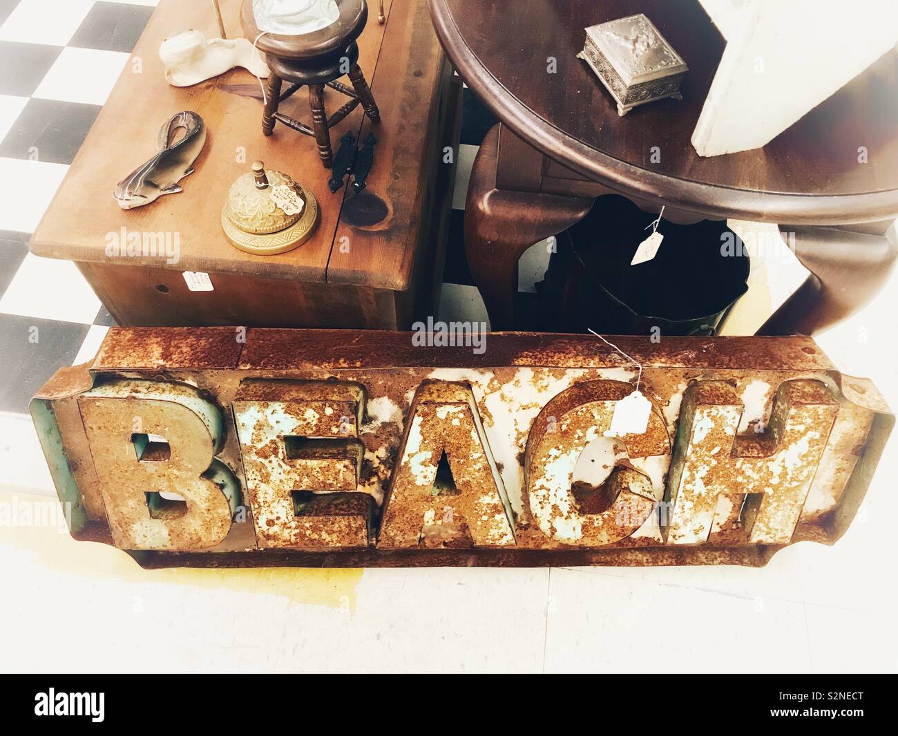 Rusted metal sign hi-res stock photography and images - Alamy