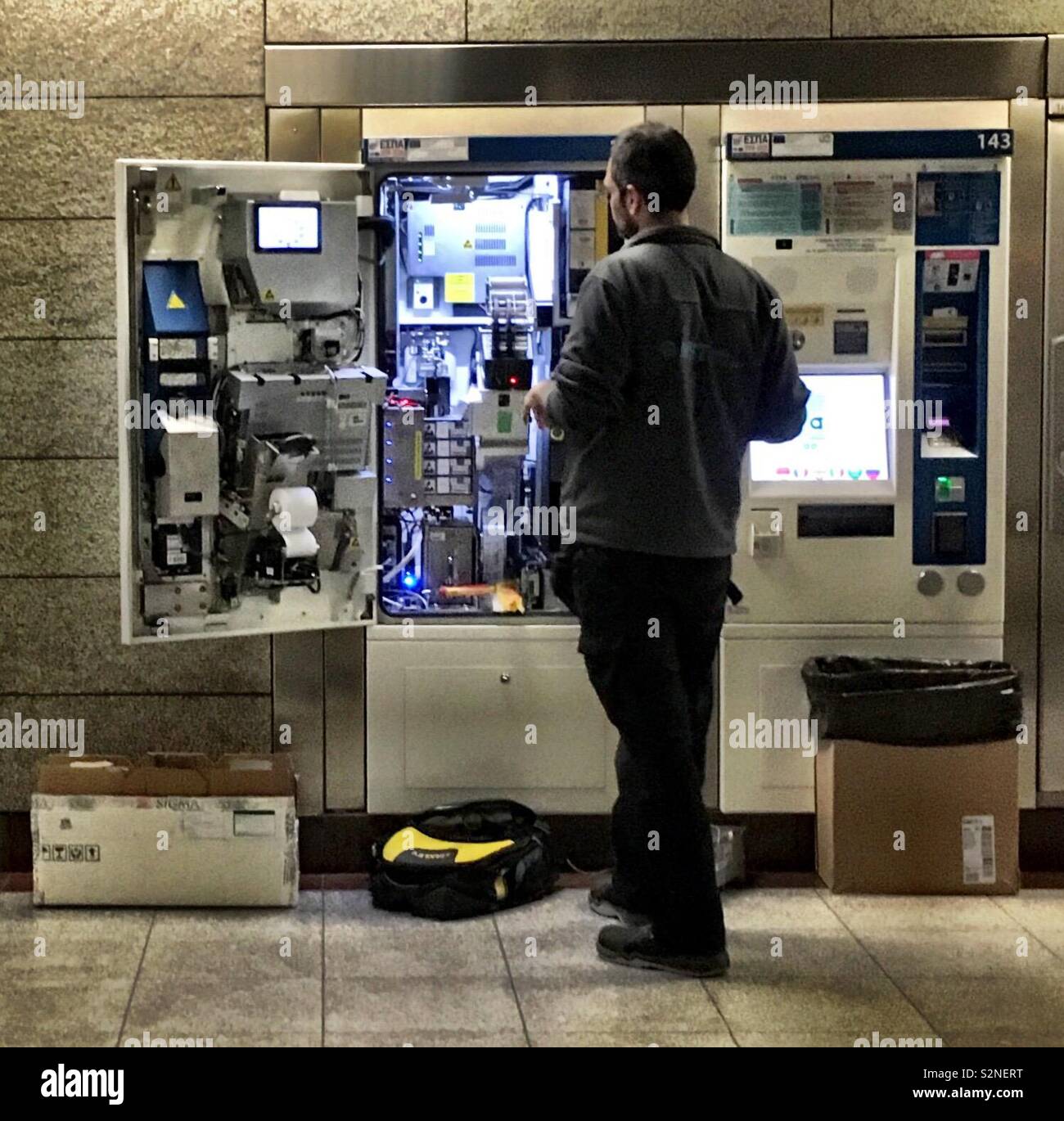 Automatic ticket machine hi-res stock photography and images - Alamy