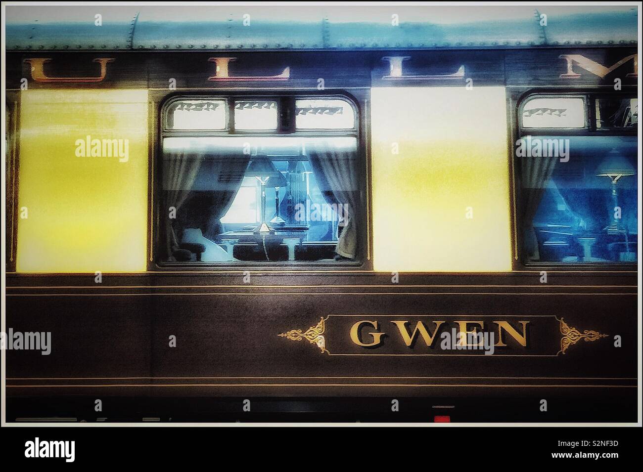 A Pullman carriage on the Orient Express at Victoria train station ...