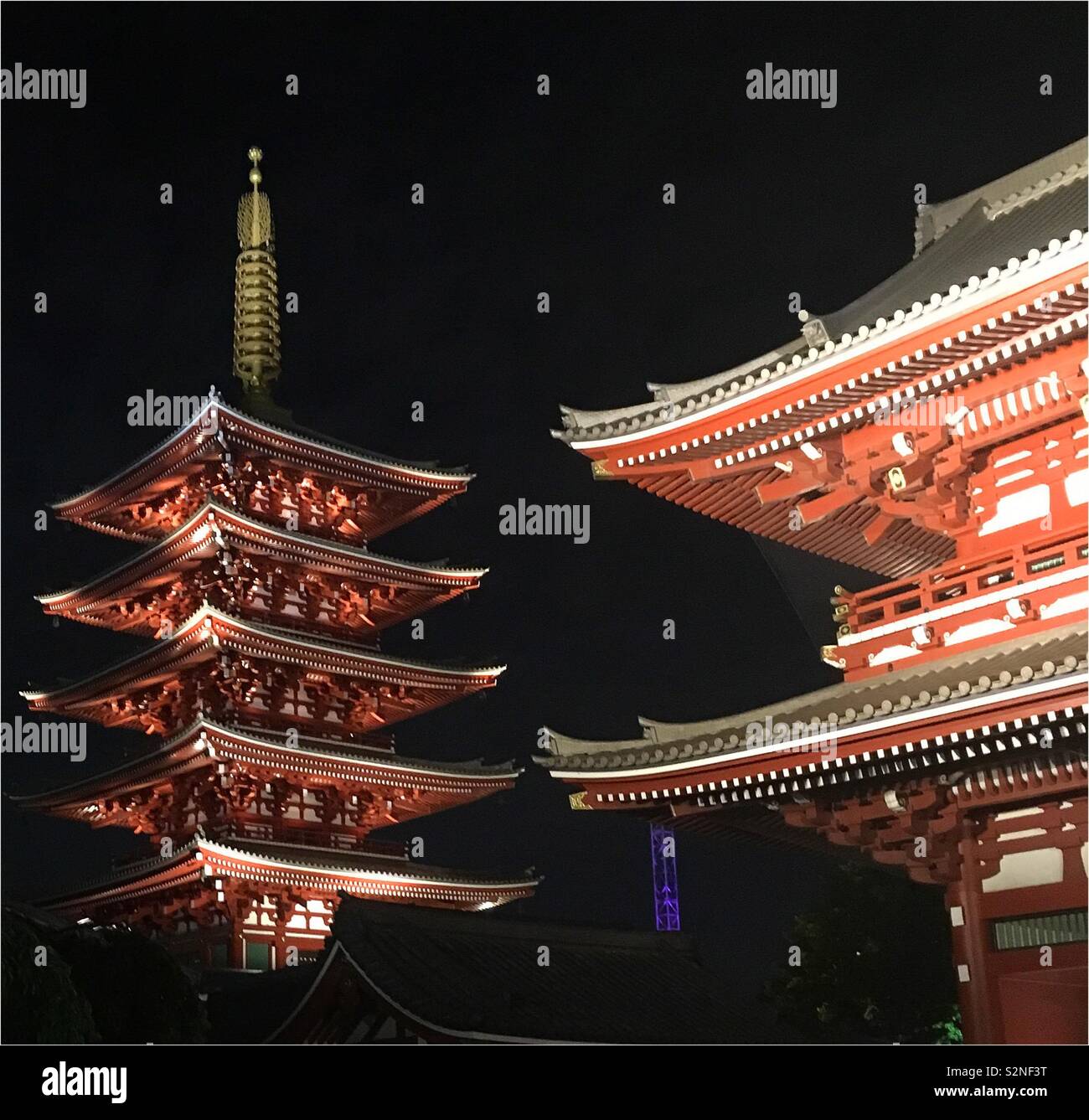 Senso ji temple hi-res stock photography and images - Alamy